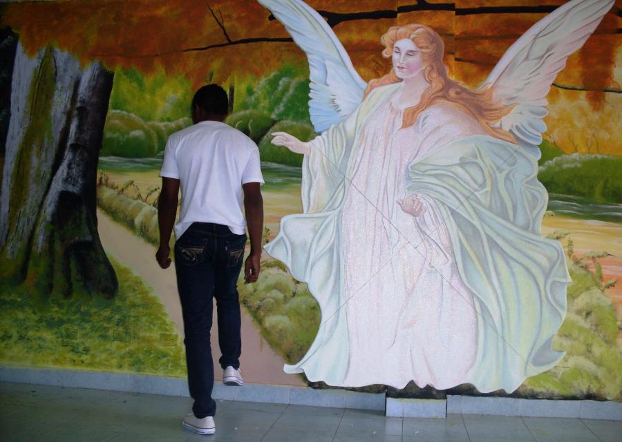 Color flash: Mural Angel img. 7