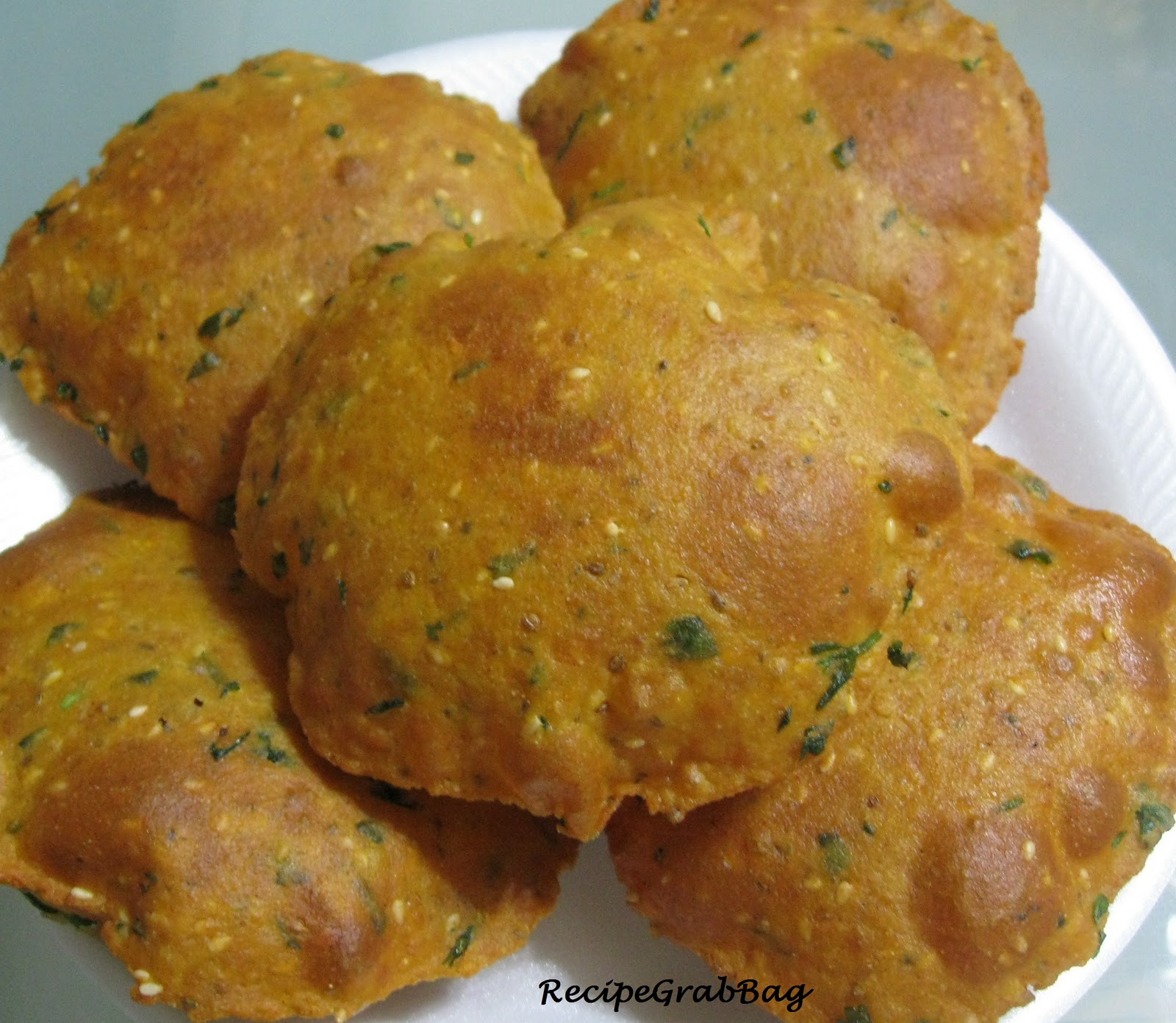 RecipeGrabBag: Tikhat Mitha chya Poorya (Maharashtrian Masala Pooris)
