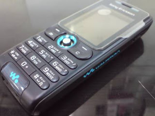 Sony Ericsson W200 aquatic white and mono blue unboxing pics - Just ...
