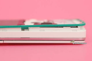 Nokia 7550 Prism white live pics - Just Another Mobile Phone Blog