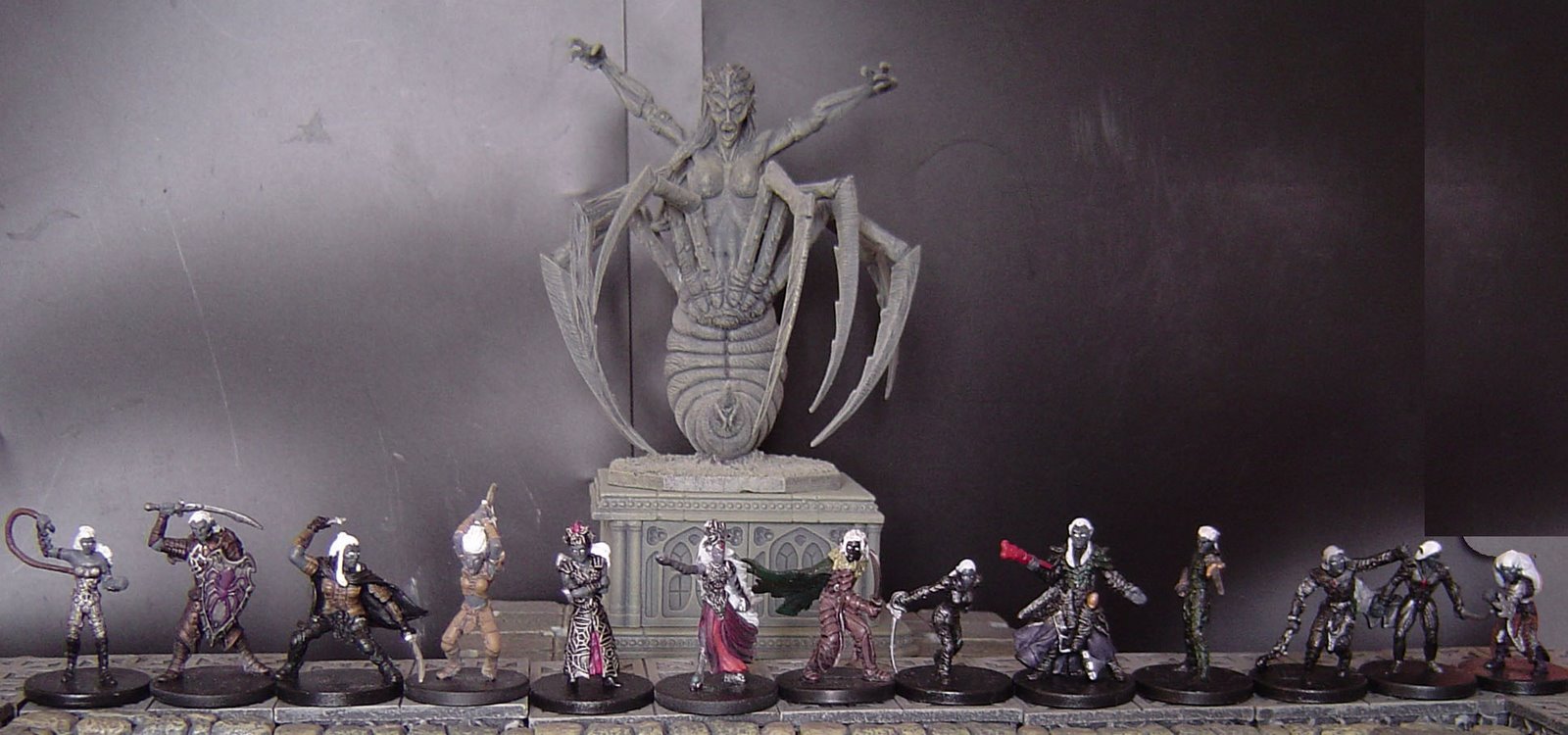 Trouver les figurines de drow.