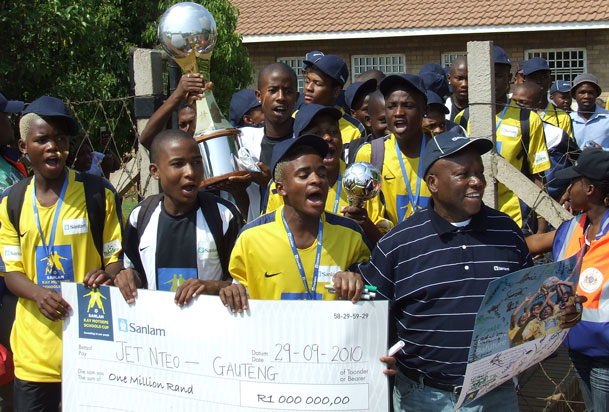 Intune Communications and Entertainment: Street Parade for Jet Nteo ...