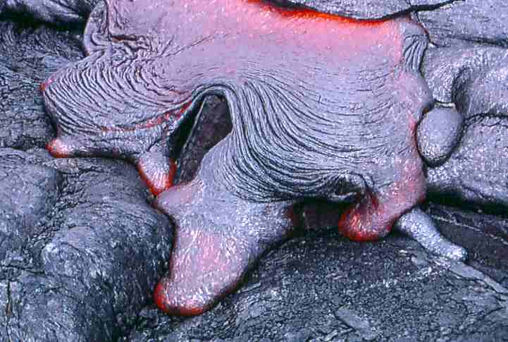 Exploring earth: MOLTEN LAVA IN MIDDLE OF EARTH