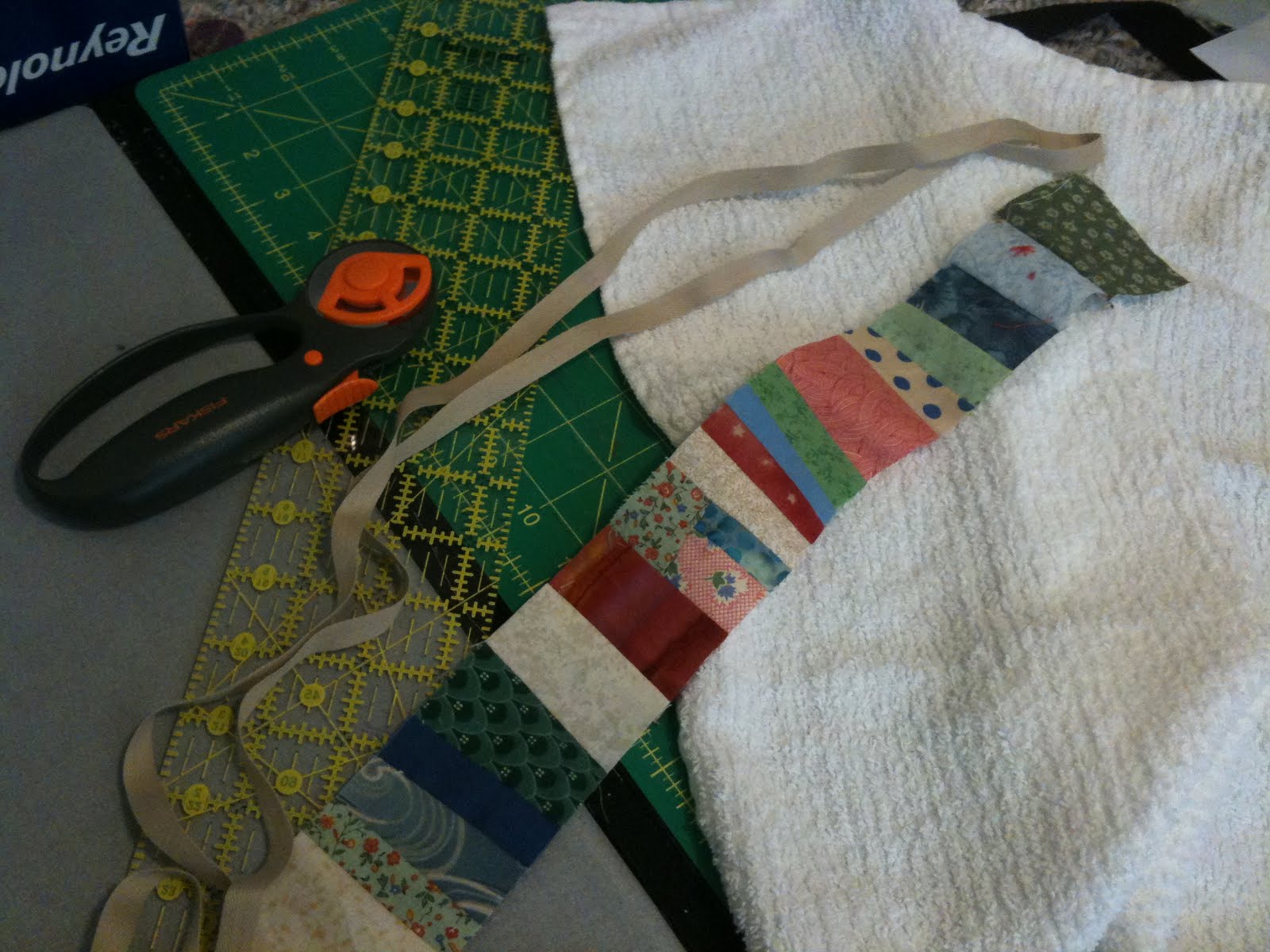 A Few Scraps: Patchwork kitchen towel tutorial