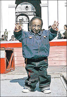 El Clan de los Maestros: Enano Nélson de la Roza