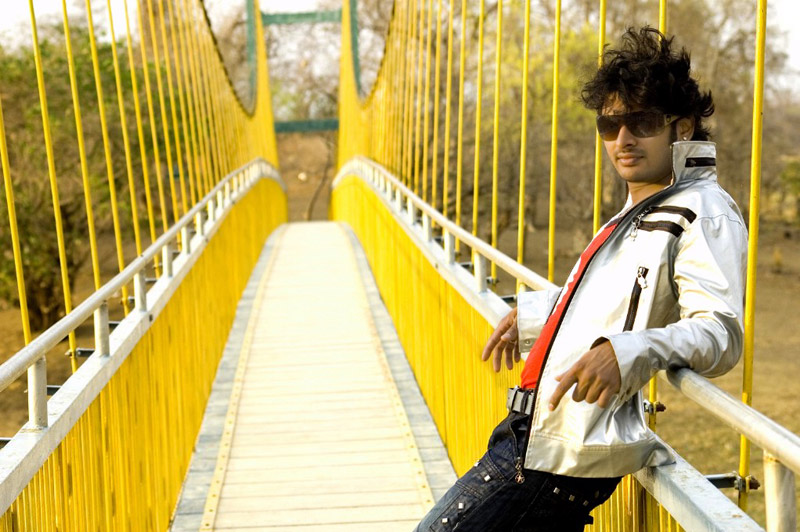 Rave 'N 'Rees: BADMASH MOVIE NEW STILLS