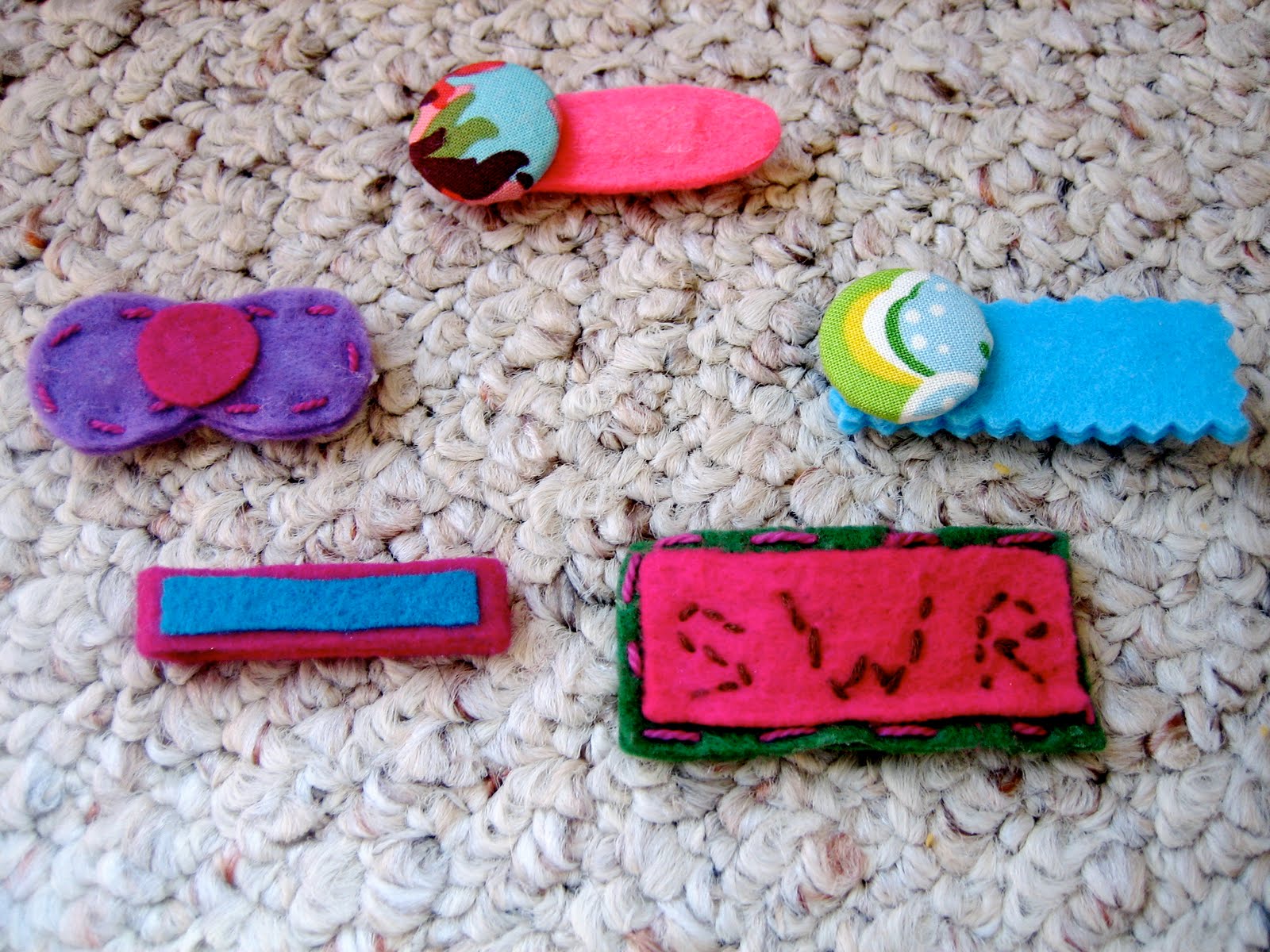 Simple Felt Hair Clip Tutorial - The Cottage Mama