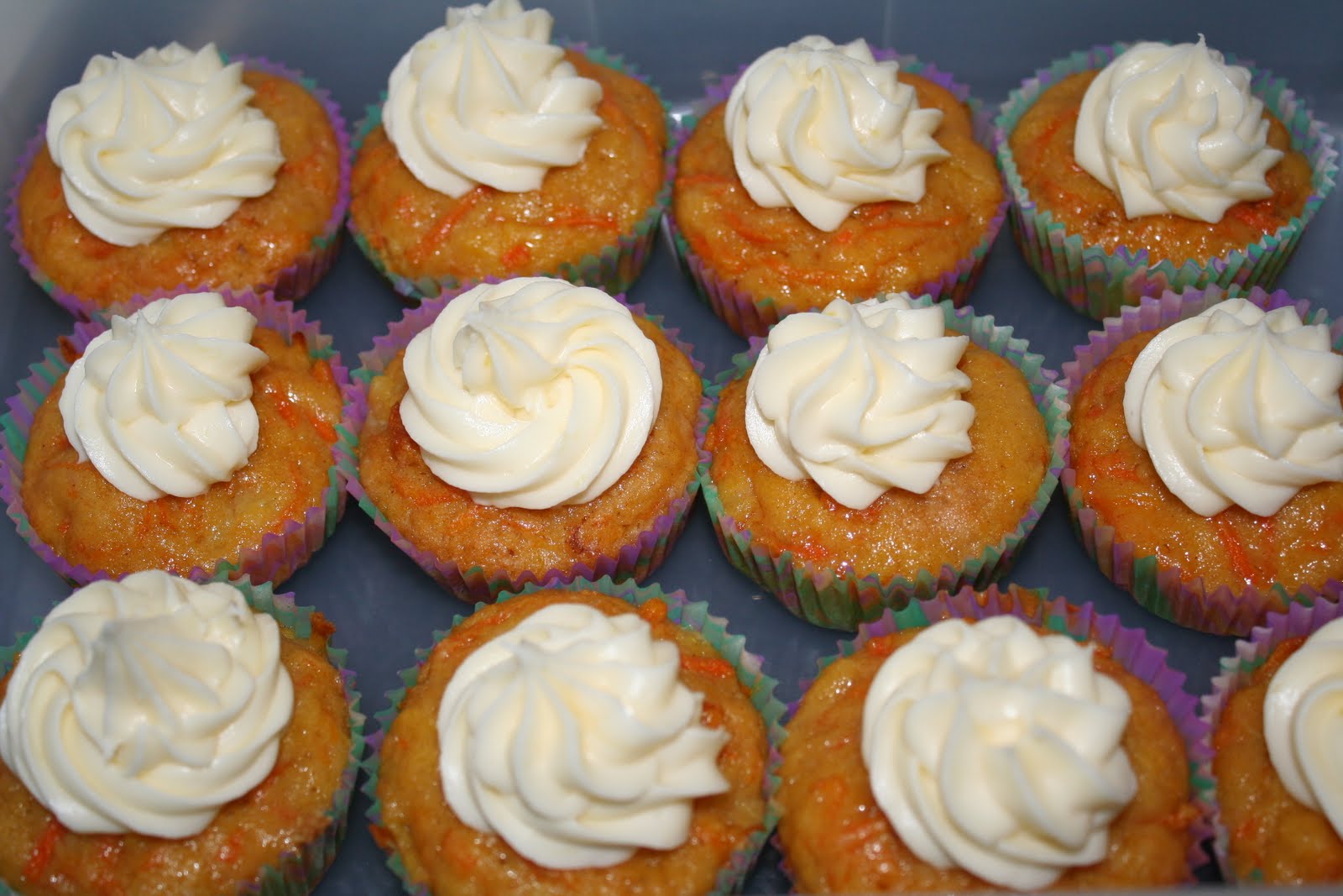 one clever crafter: real cupcakes