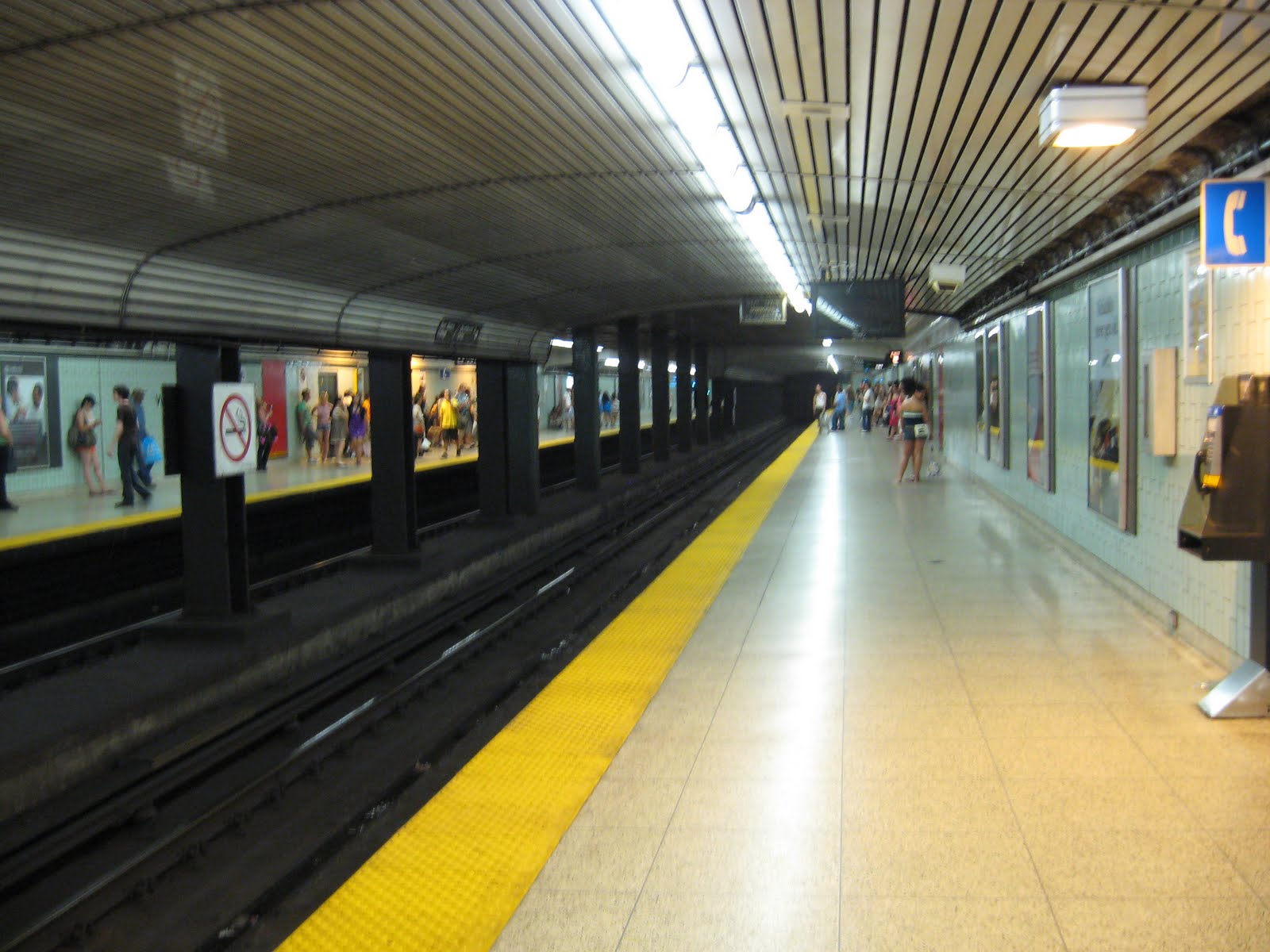 Buck Tracks: TTC - Yellow Line - Wellesley Station