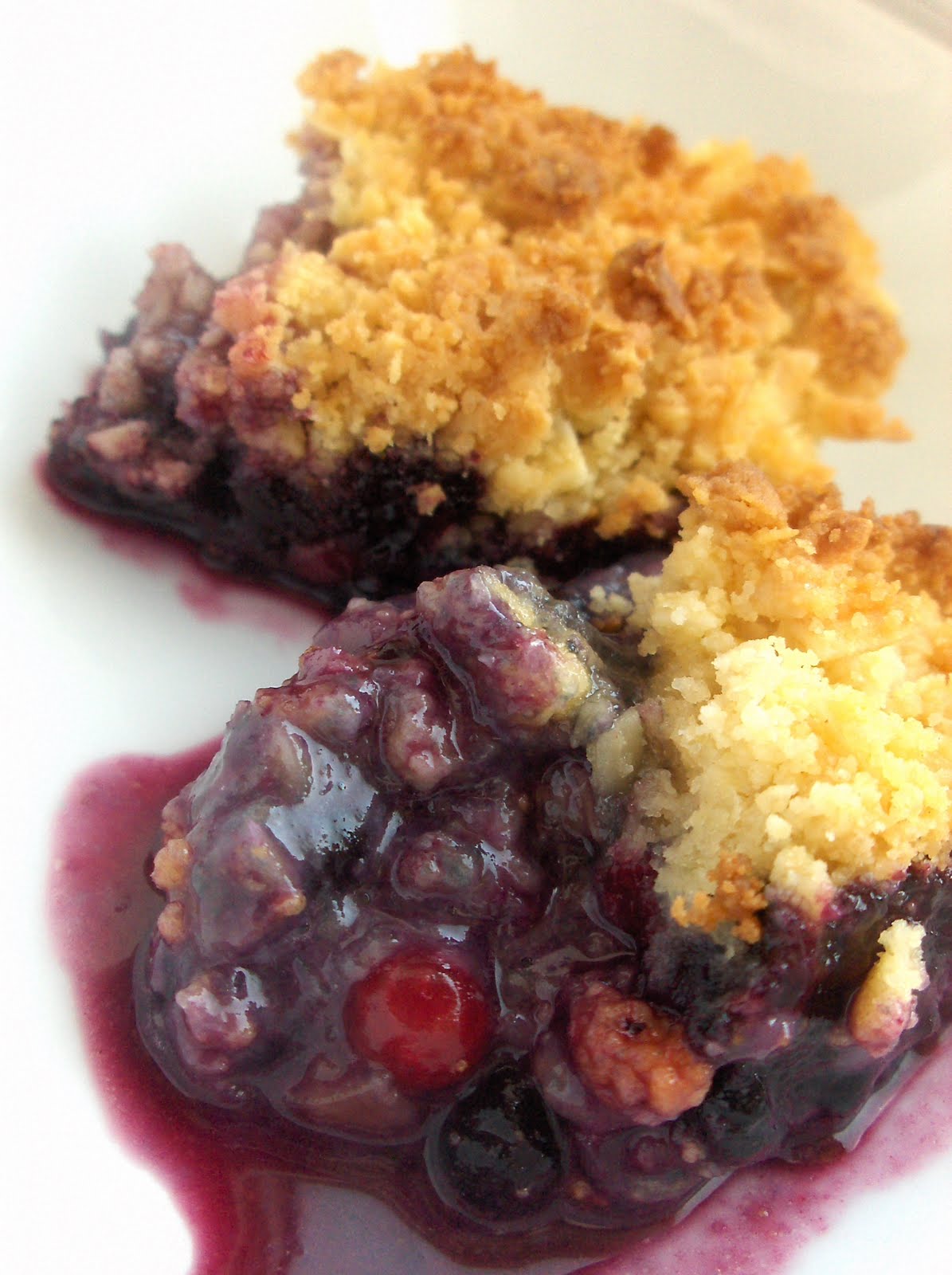 Royal Coconut: Crumble με φρούτα του δασους