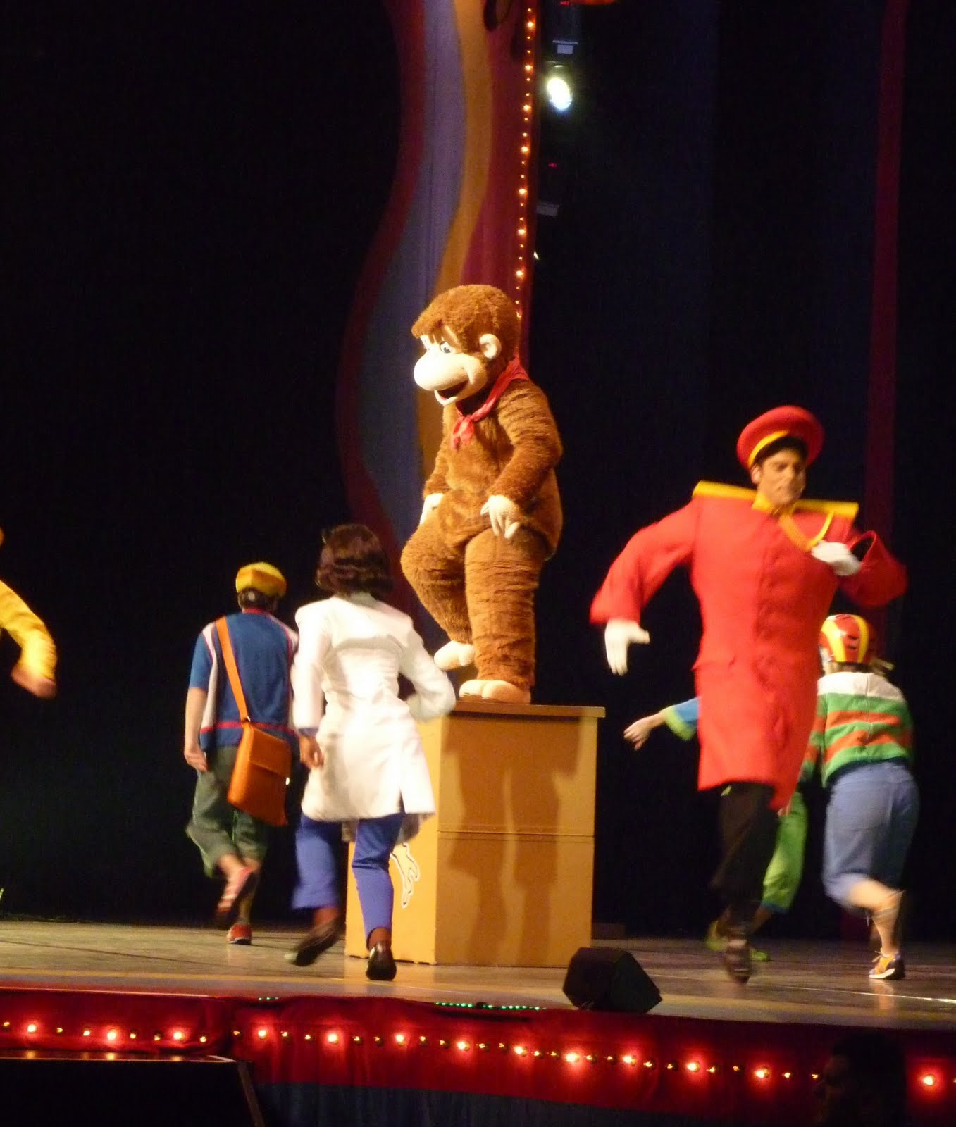 Evan and Lauren's Cool Blog: 4/23/10: Curious George Live