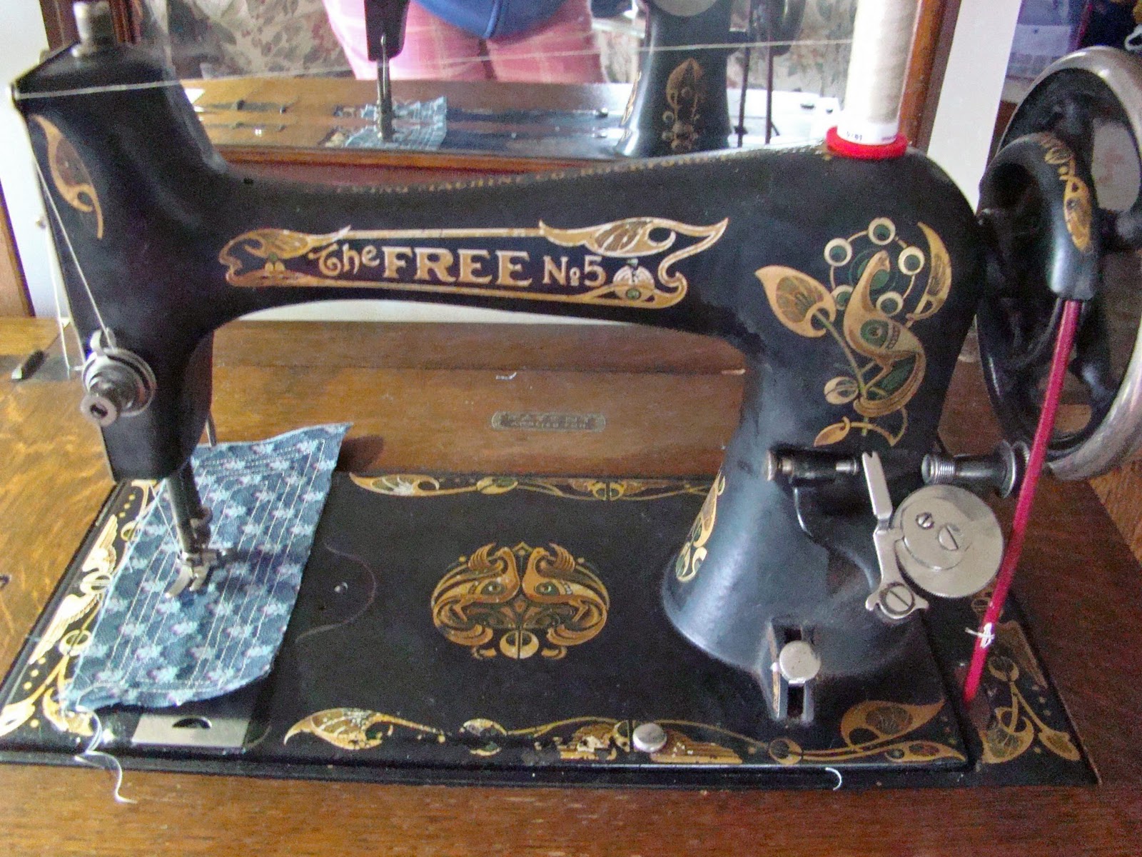 2knitwits: My FREE Sewing Machine