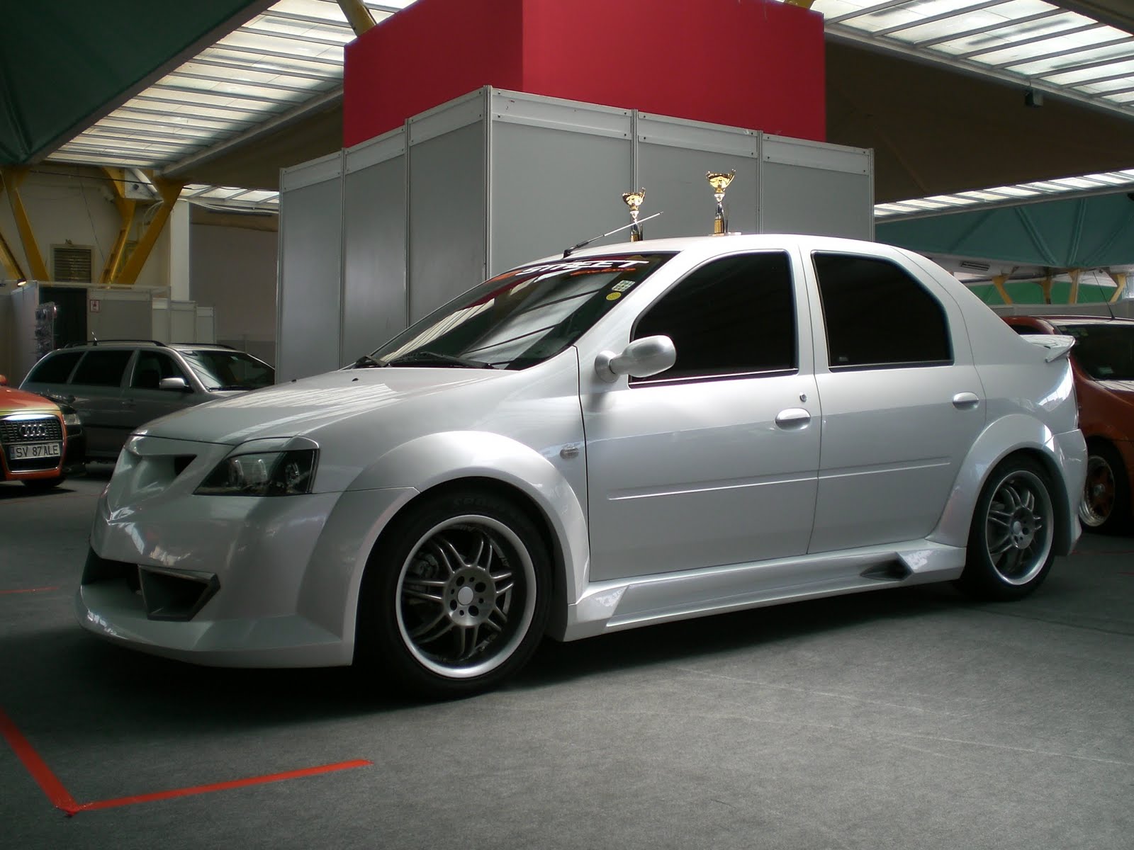 bloganul: Dacia Logan Exclusive by Prostreet Tuning