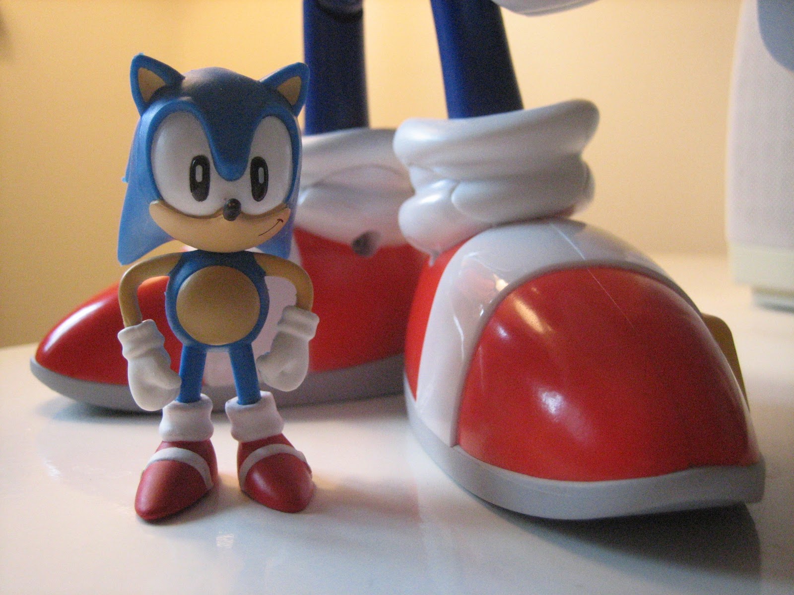Sega Memories: 10" Sonic and the Sonic PVC 6-pack!