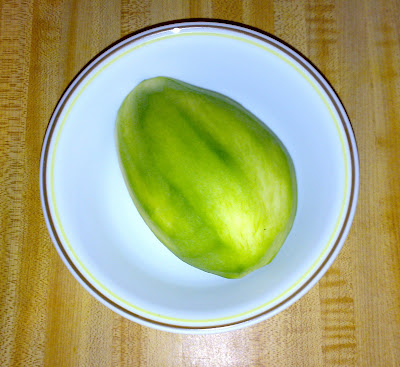 Preethi's Andhra Kitchen: Mamidikaya Thurumu Pachadi / Grated Mango pickle