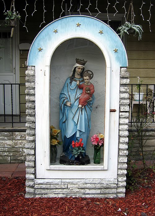 eklektick: Flickr Favorites: May Altars and Religious Kitsch