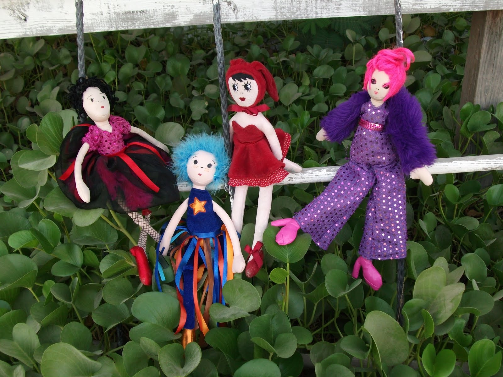 Mich Café: Christmas Dolls