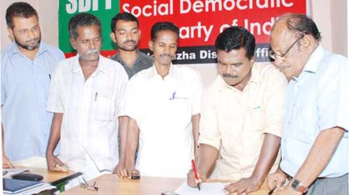 Social Democratic Party of India: Ma'dani: SDPI Signature Campaign Begins