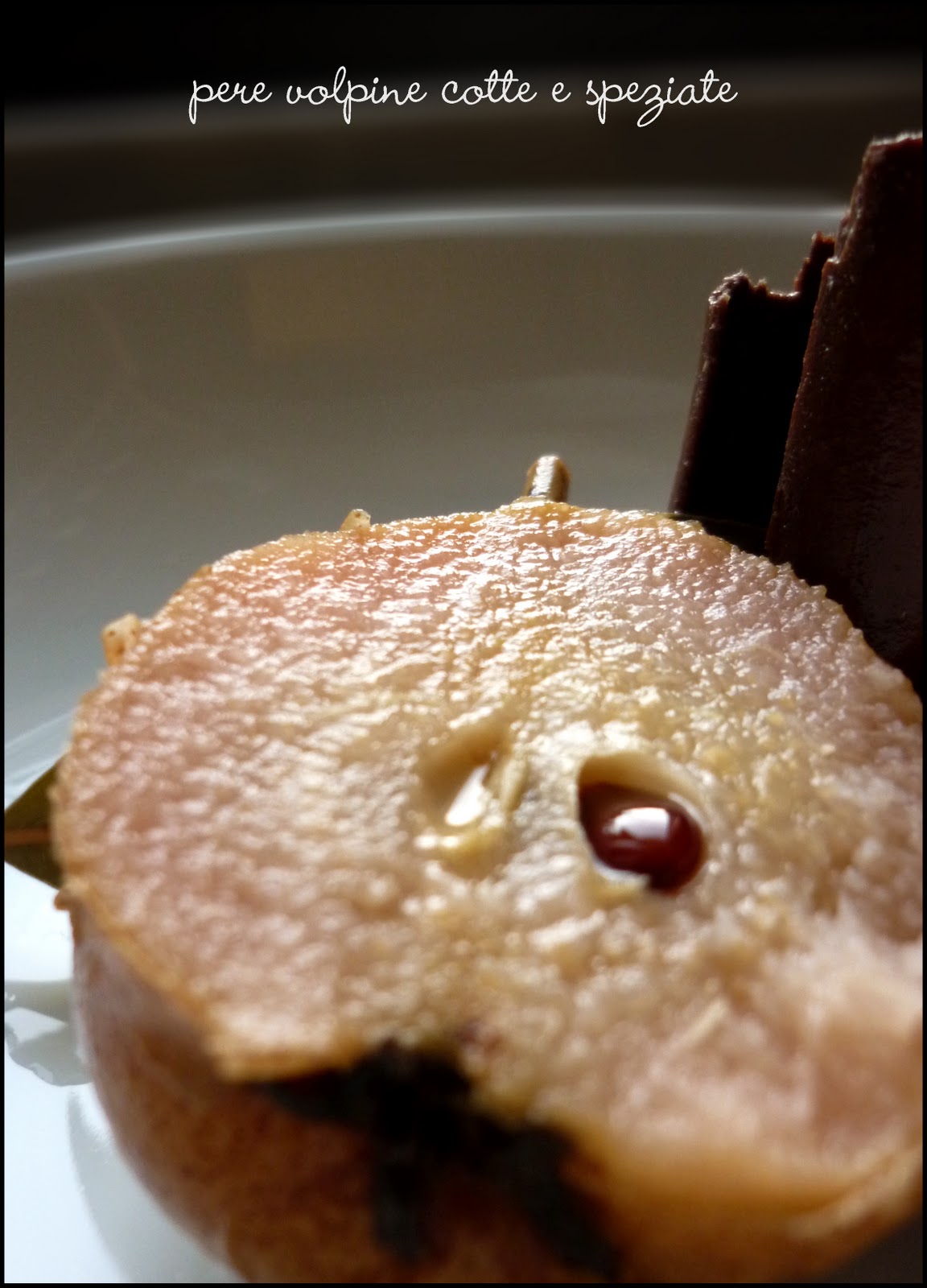 chez munìta: una pera volpina cotta e speziata.