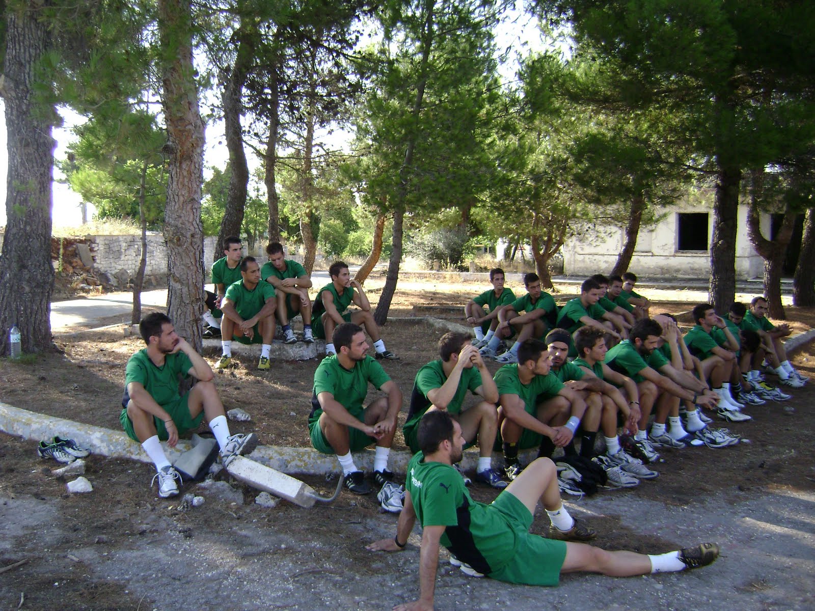 atlitikiviotia: ΔΑΦΝΗ ΕΡΥΘΡΩΝ