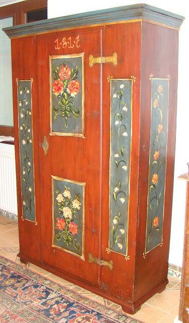 "Antyki"Robert Granda: Malowane meble