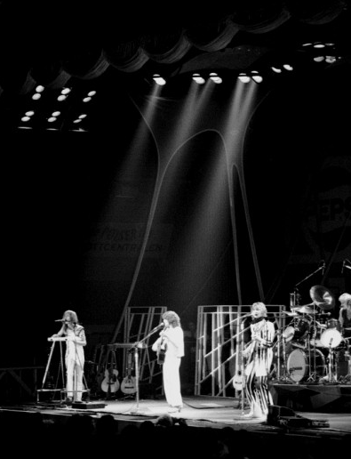 YES-BUGGLES, UN EXTRAÑO ENCUENTRO