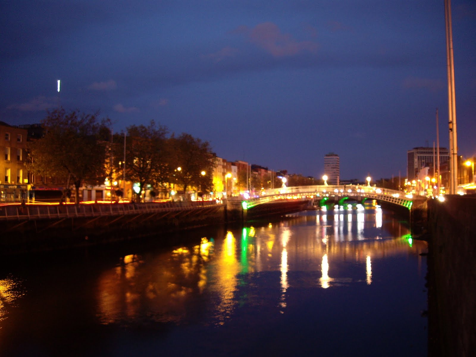 Jan, Margo, Tara, James & Emma: Dublin at night