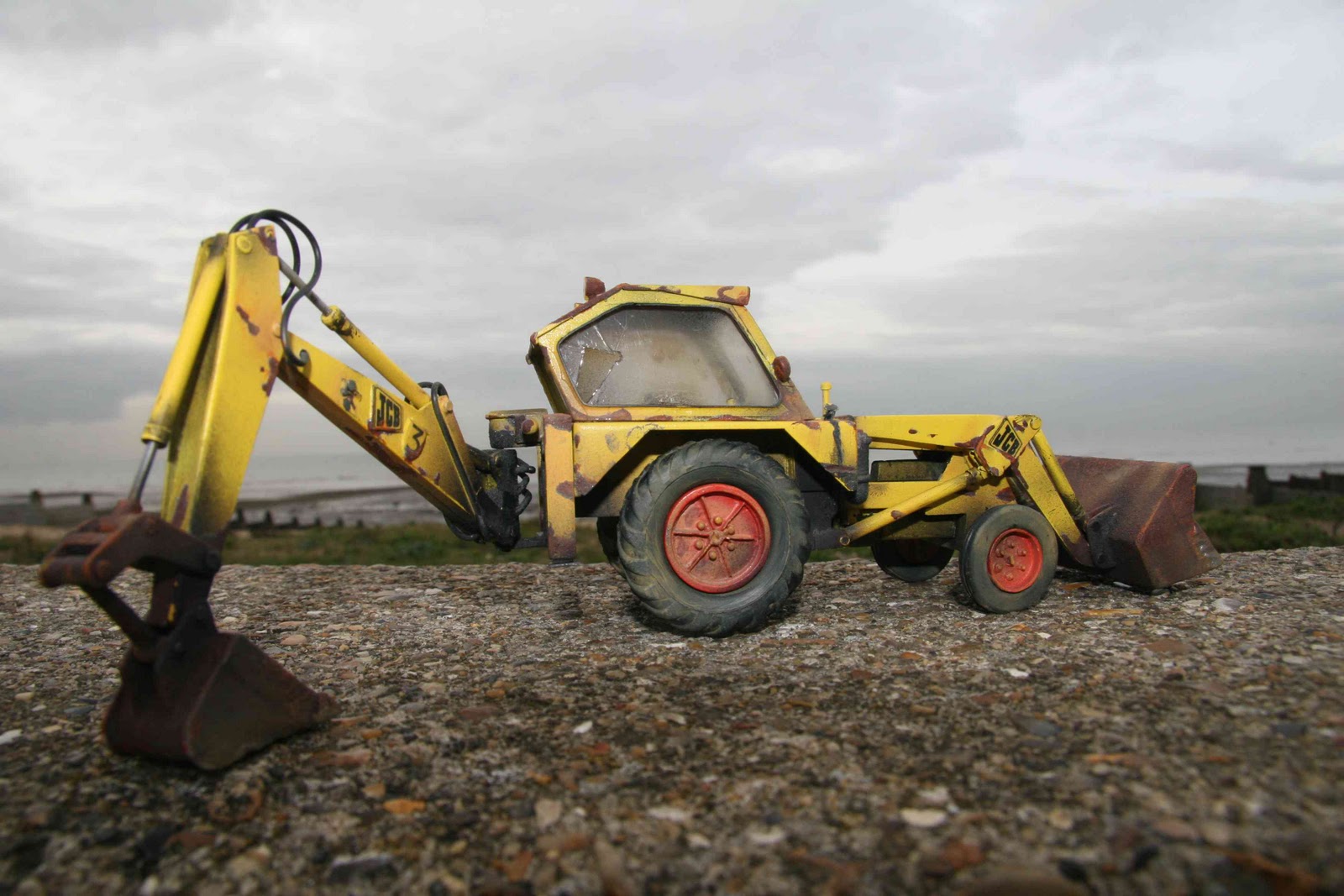 LUKE VAUGHAN MARTIN MODELMAKERS: 1963 JCB 3 after some rust and dirt ...