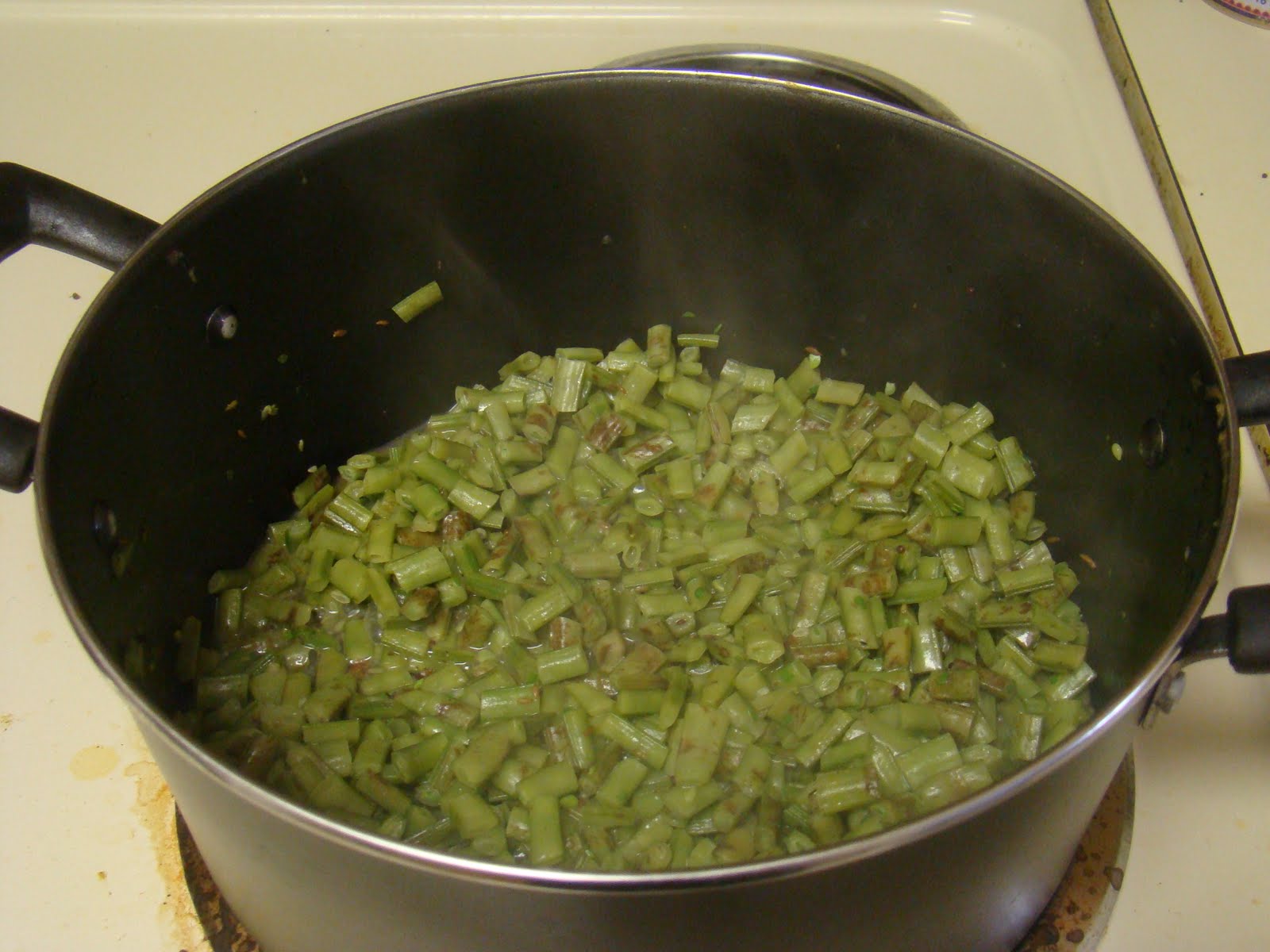 Amrutham: Gawar Beans Curry / Goru Chikkudukaya Koora Amrutham: Gawar Beans Curry / Goru Chikkudukaya Koora