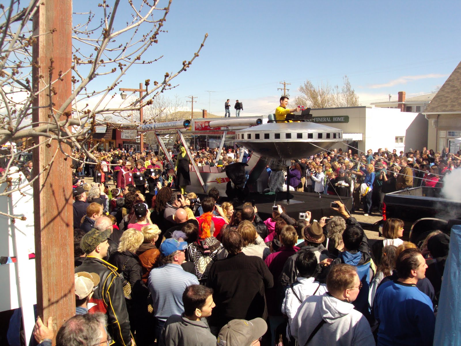A Sculptor, a Mama and 5 Little Scotts: Trip to Vulcan, Alberta to meet ...