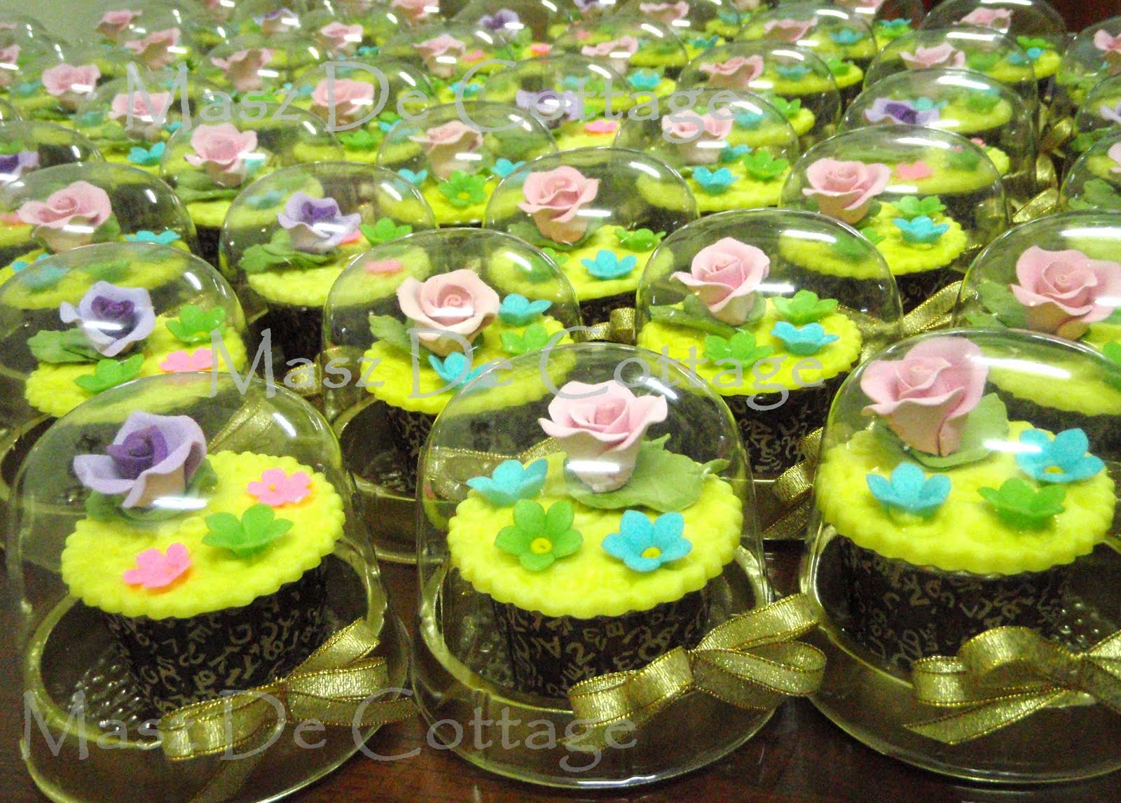 ~ Masz De Cottage ~: Fondant Cupcakes : Fondant Colorful Flowers Theme
