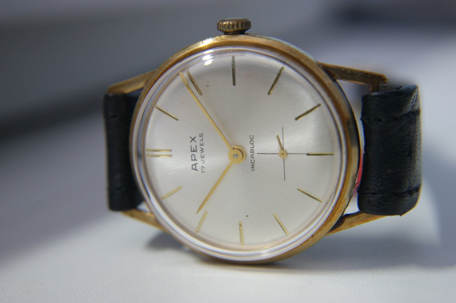 fobs76 - Vintage Wristwatches & Timepieces: Apex timid looking watch