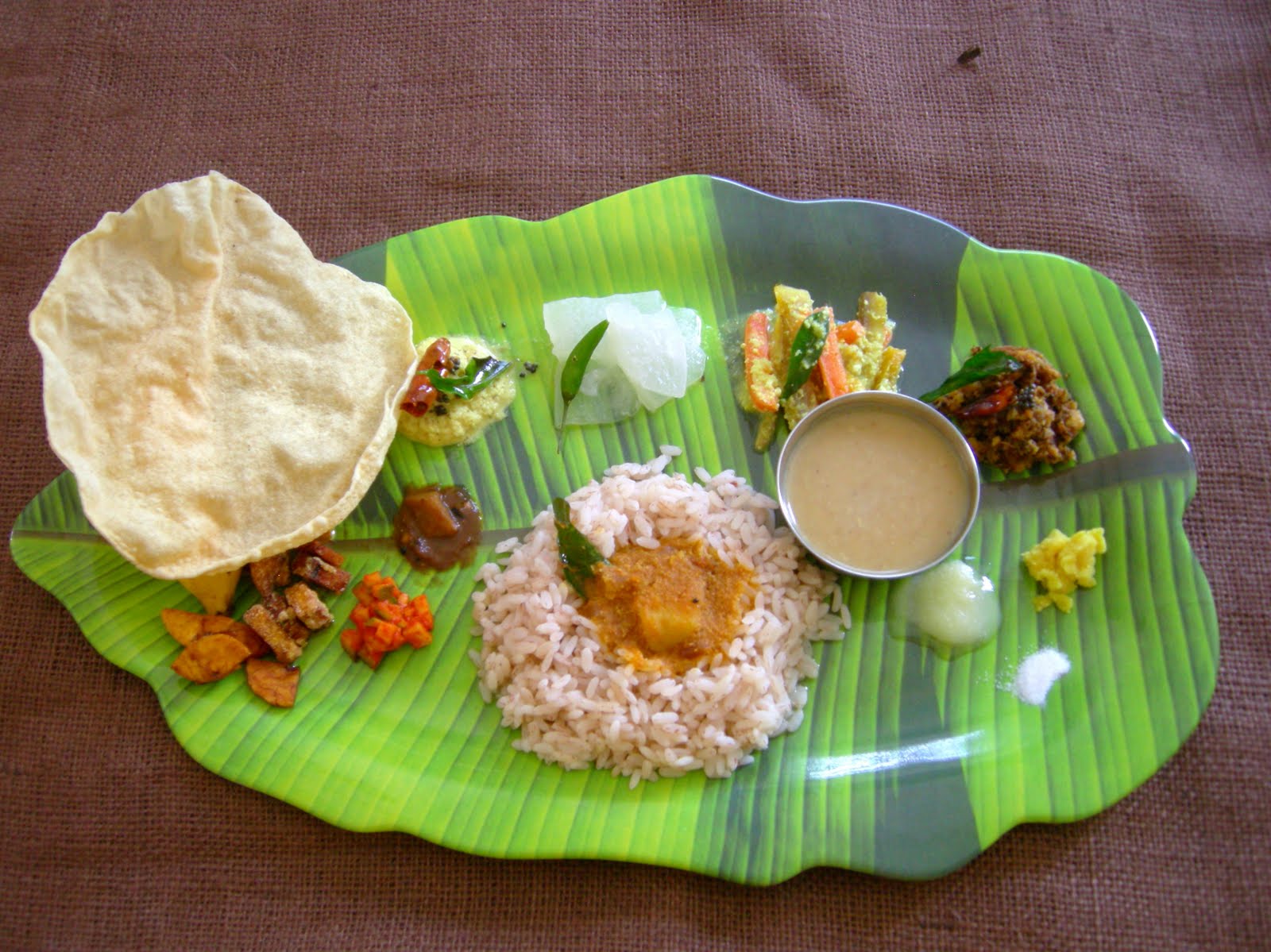 Tiffin Carrier Antic/que's!: Traditional Onam Delicacies: Sadya Vibhavangal
