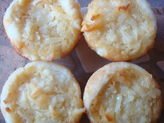 Bake - a - holic: Coconut Macaroon Cups