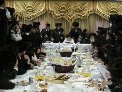 Jewish Myth, Magic, and Mysticism: The Hasidic Tish: Tabletop ...