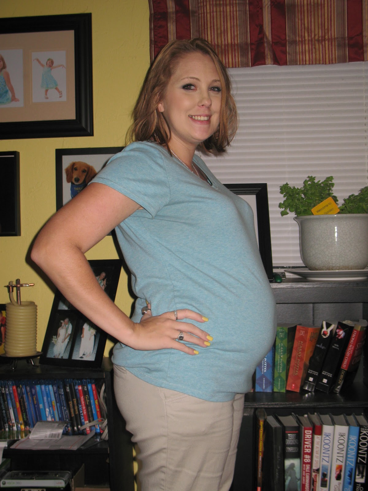 The Laufer Family Blog: 19 Weeks Preggers! Belly Pic!
