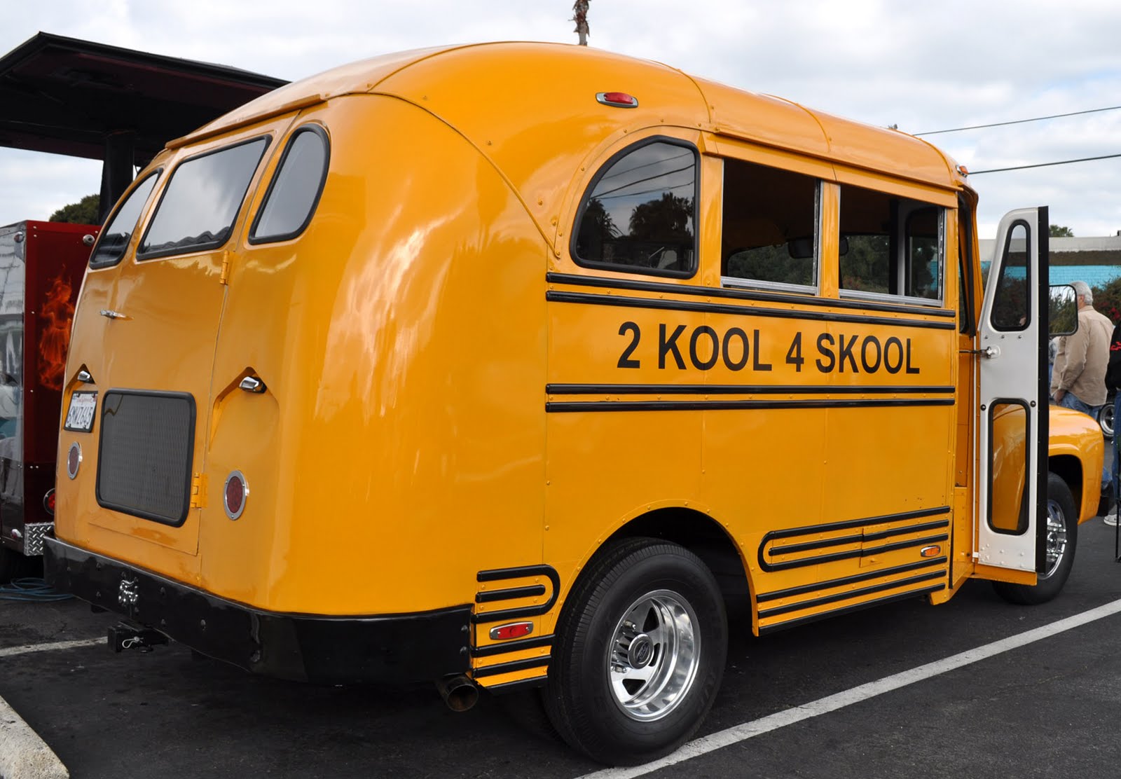 Just A Car Guy: 2 Kool for Skool Ford F600 bus at the Vista Frosty ...