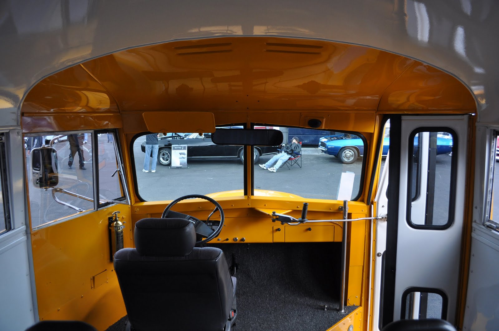 Car Reviews: 2 Kool for Skool Ford F600 bus at the Vista Frosty Burger ...