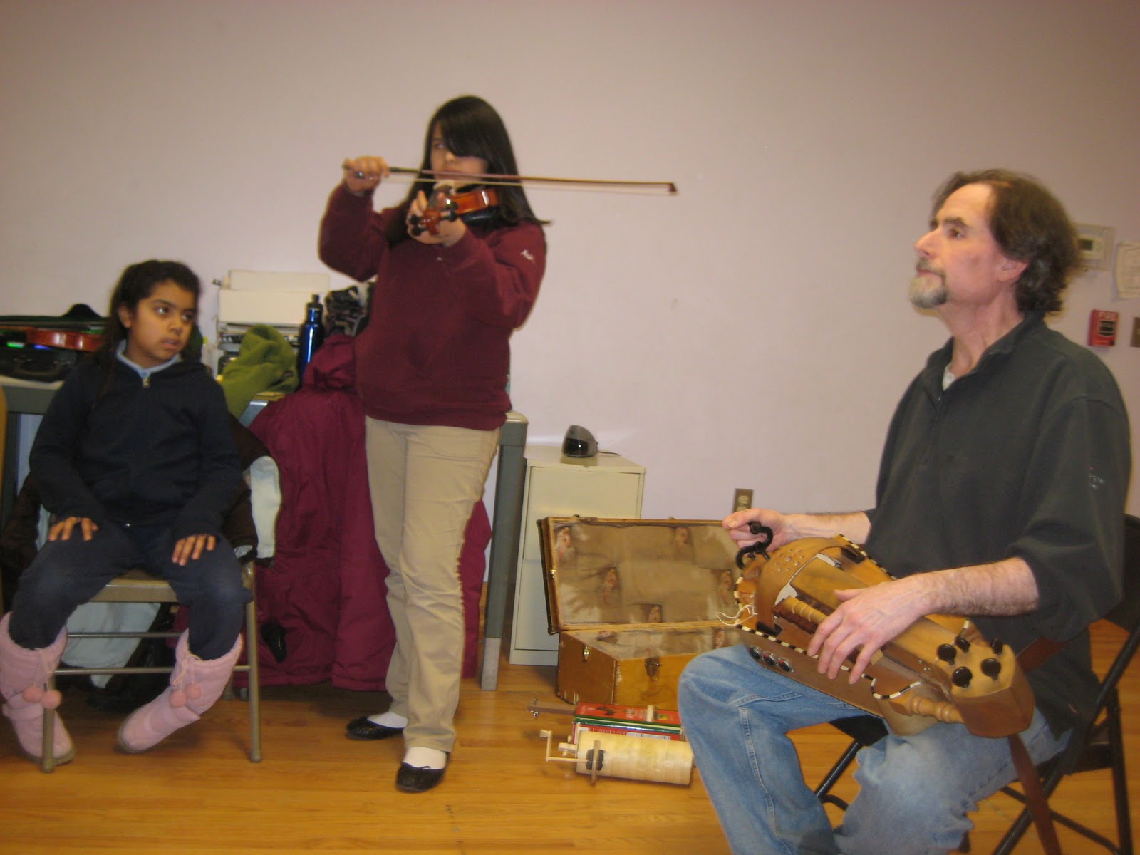 Rhode Island Fiddle Project: Wheel fiddles (hurdy-gurdy / vielle a roue ...