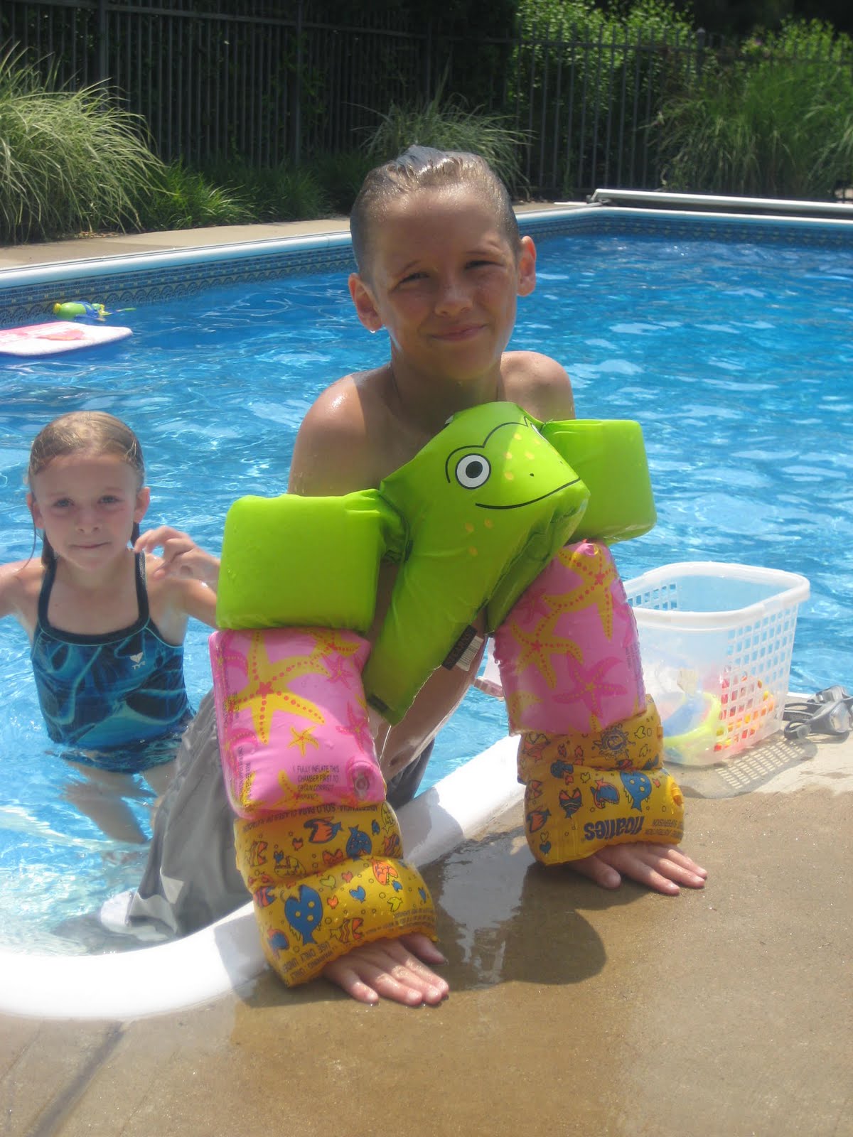The Maines Family Blog: POOL...