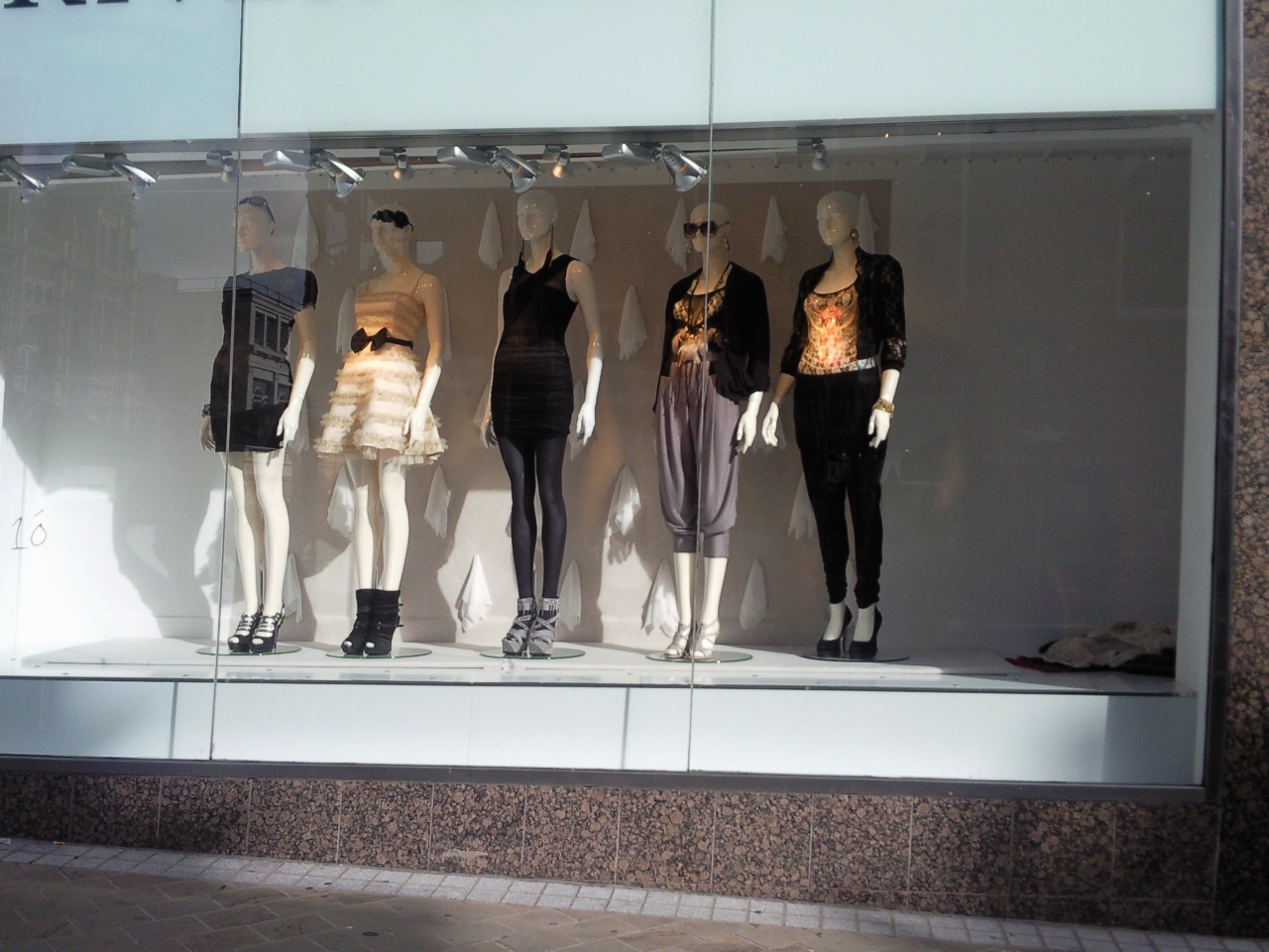 sunny fashion: Window display