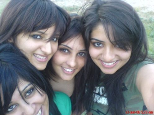 gorgeous actresses all over the world: Desi Pakistan girls from Multan