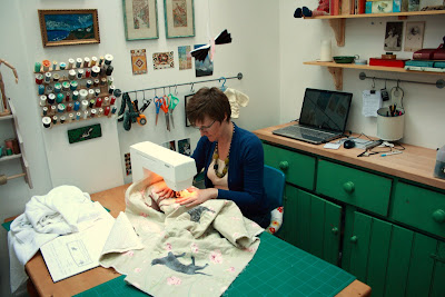 Fat Quarterly: Janet Clare and a free Penguin mini quilt pattern!!