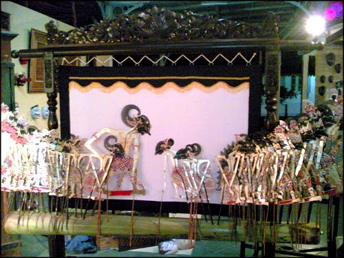 BEAUTIFUL ISLAND: wayang