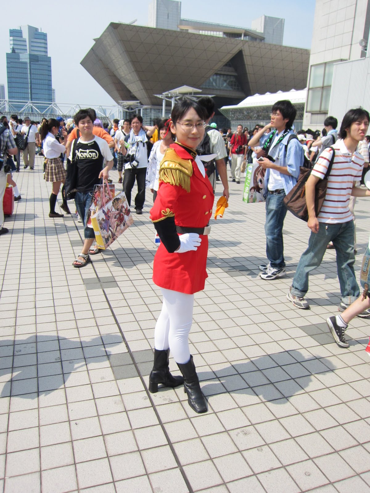 Paint the World with Rainbow: Comiket 78 (Day 3) Cosplay
