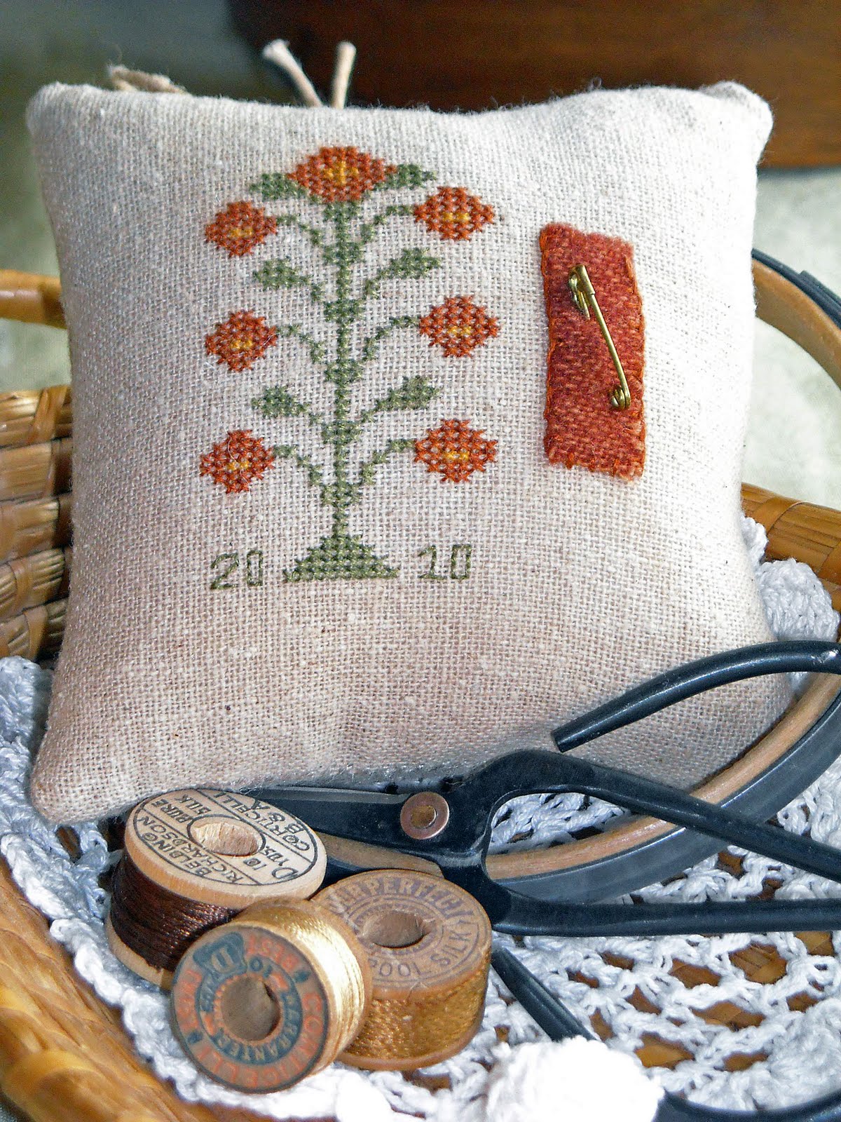 Stitchin' Sweet Sue: ~ PIN PILLOW FOR PAMELA