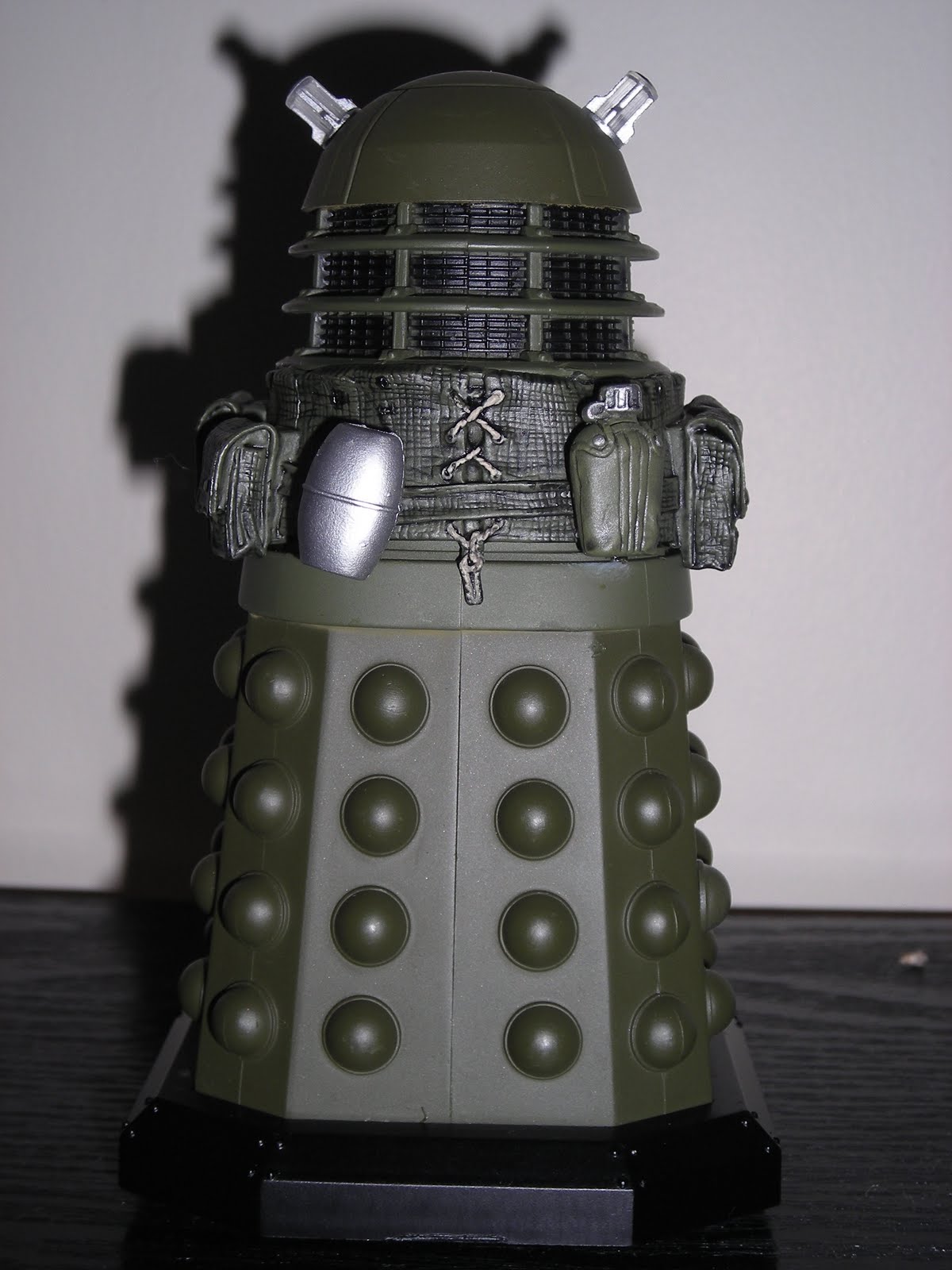 My Shiny Toy Robots: Toybox REVIEW: Doctor Who Dalek Ironside