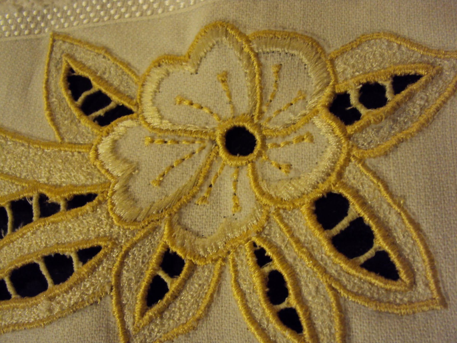 Bordados da Celeste...: Bordados a richelieu