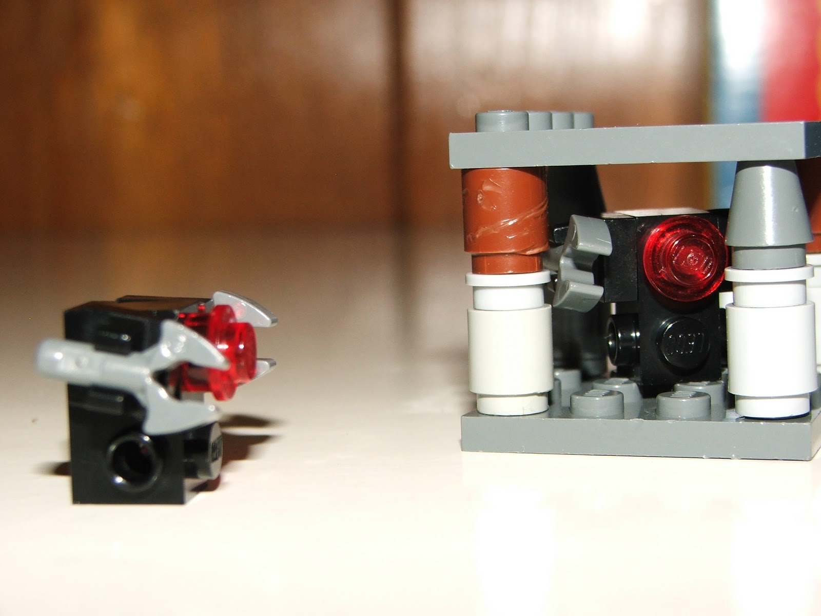 Milo's Lego & Drawing Gallery: Mini Lego Aliens created to look big.