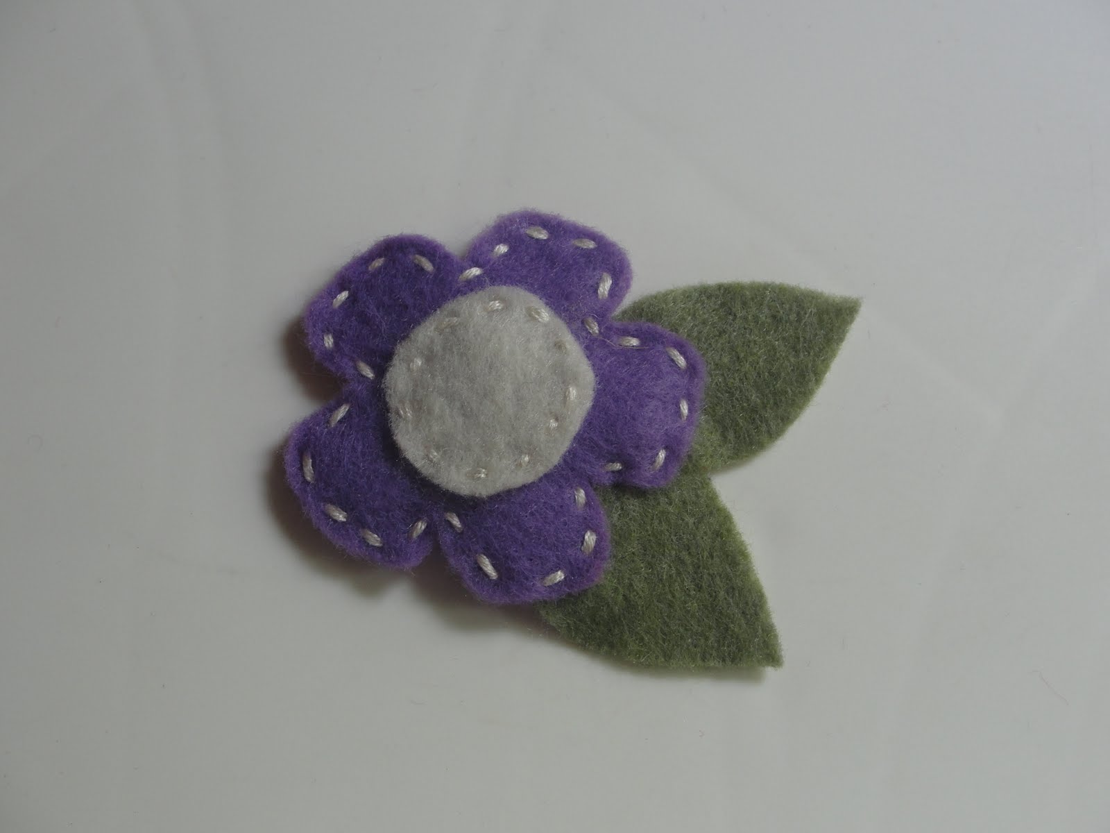 Imperfectly Beautiful: Adorable Felt Hair Clips